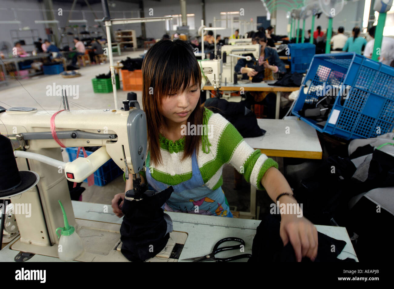 China shoes factory workers hi-res stock photography and images - Alamy