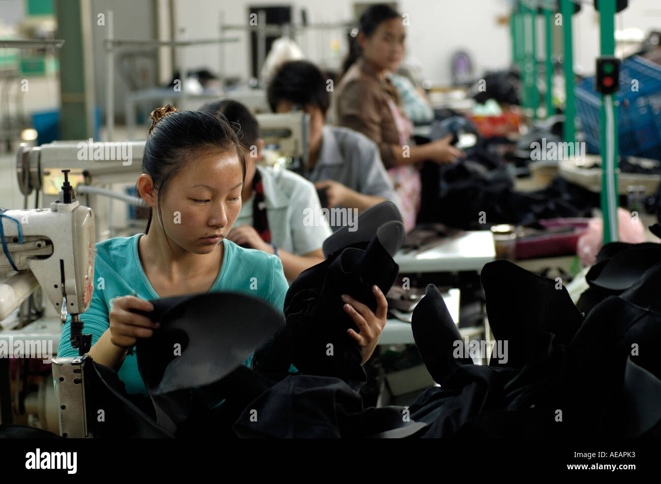 China shoes factory workers hi-res stock photography and images - Alamy