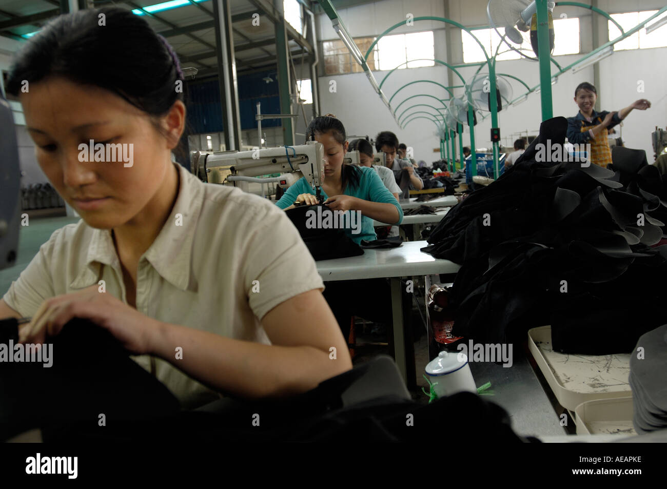 China shoes factory workers hi-res stock photography and images - Alamy