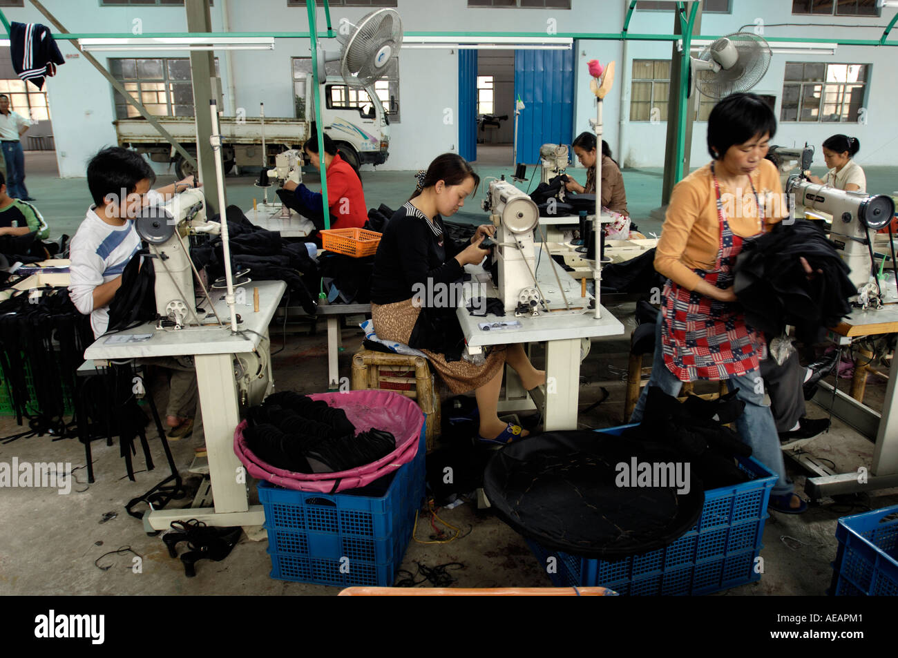China Shoes Factory Workers High Resolution Stock Photography and ...