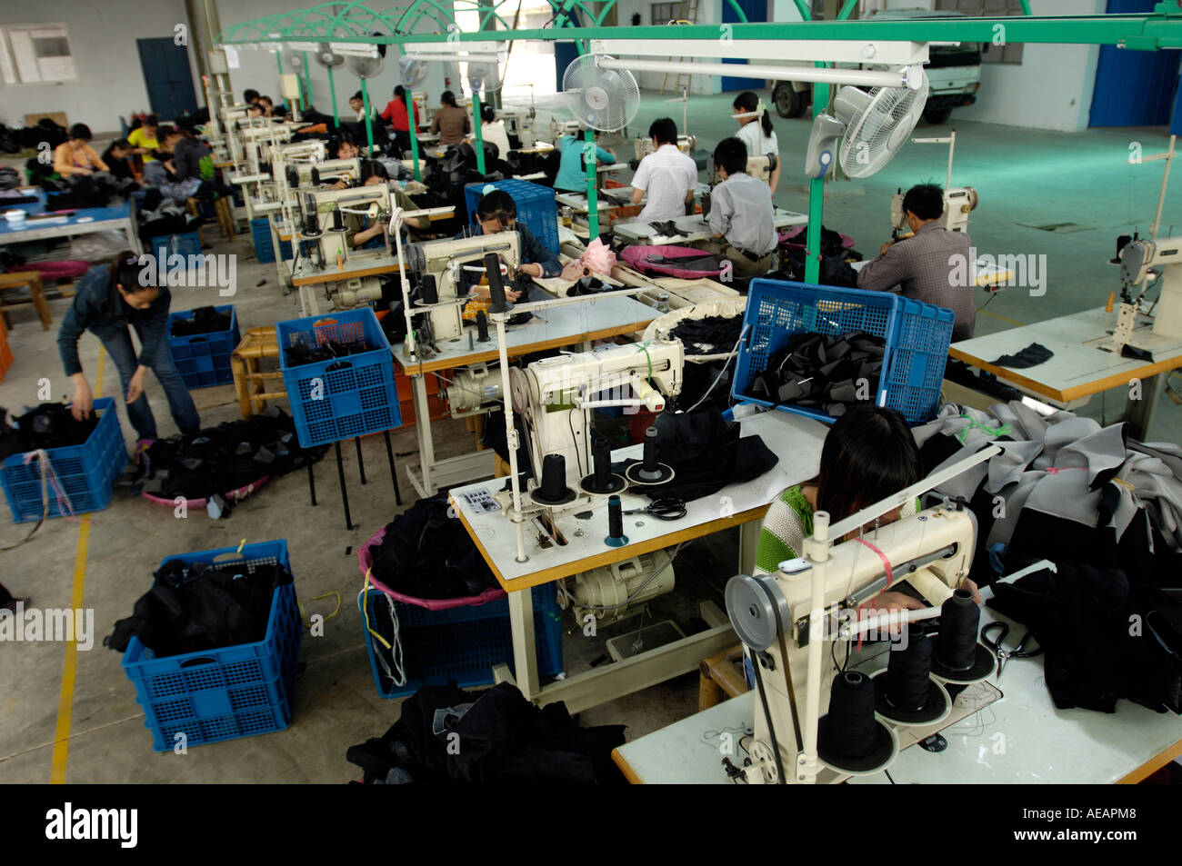 Shoes factory hi-res stock photography and images - Alamy