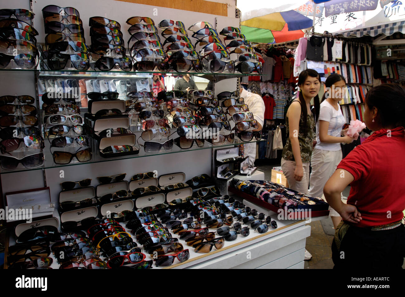 Fake market shanghai china hi-res stock photography and images - Alamy