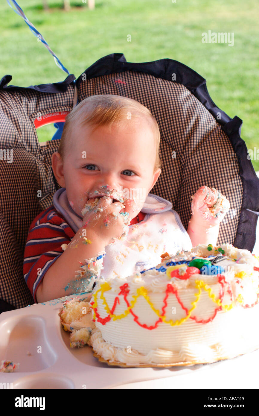 Young boy eating cake on his first birthday Stock Photo - Alamy