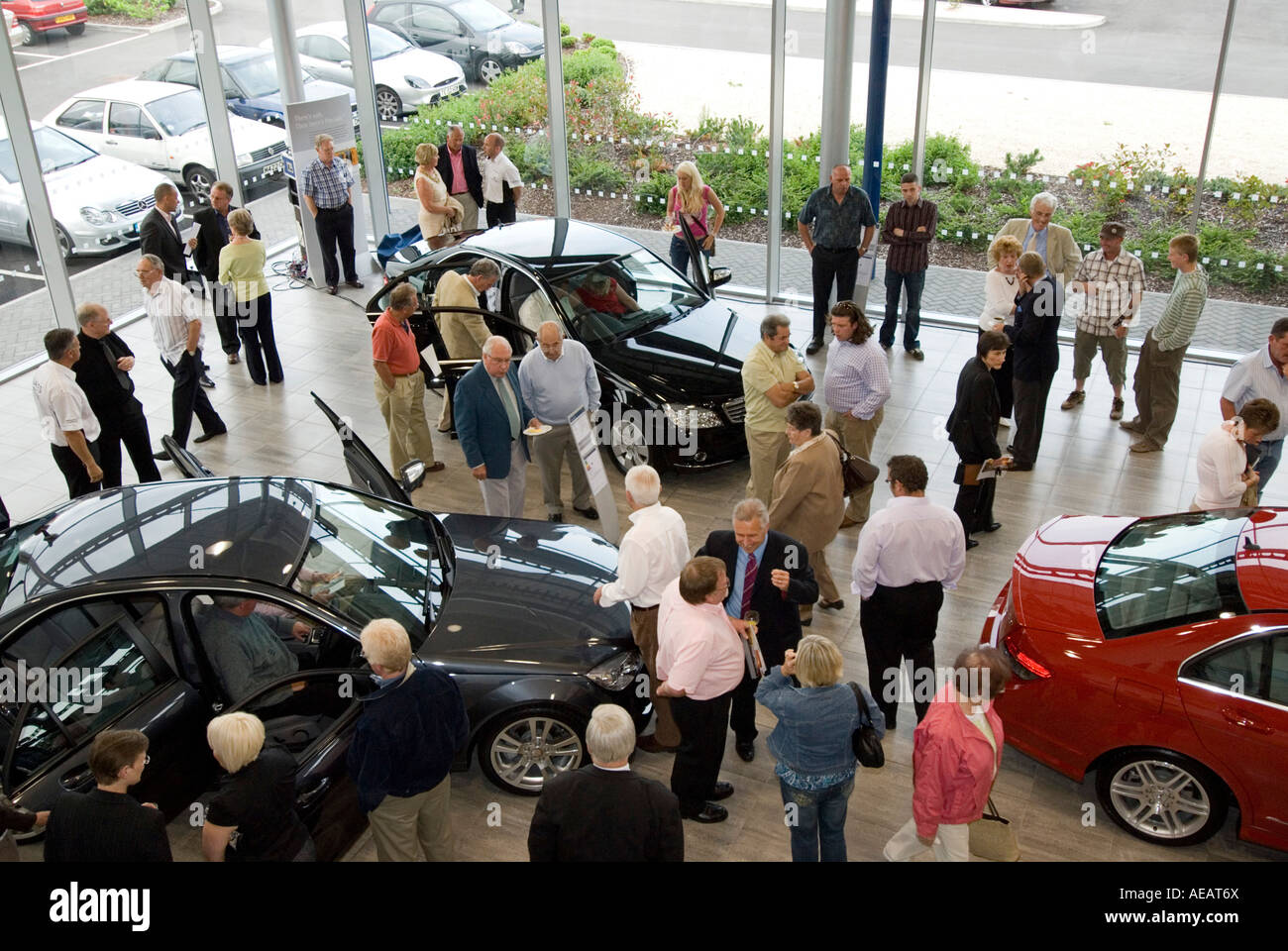 Sale launch hi-res stock photography and images - Alamy