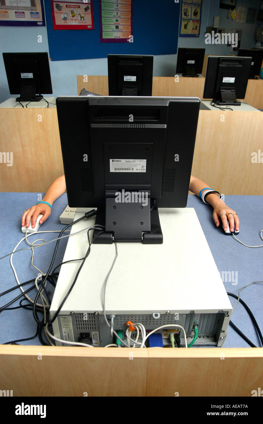 School pupil uk hi-res stock photography and images - Alamy