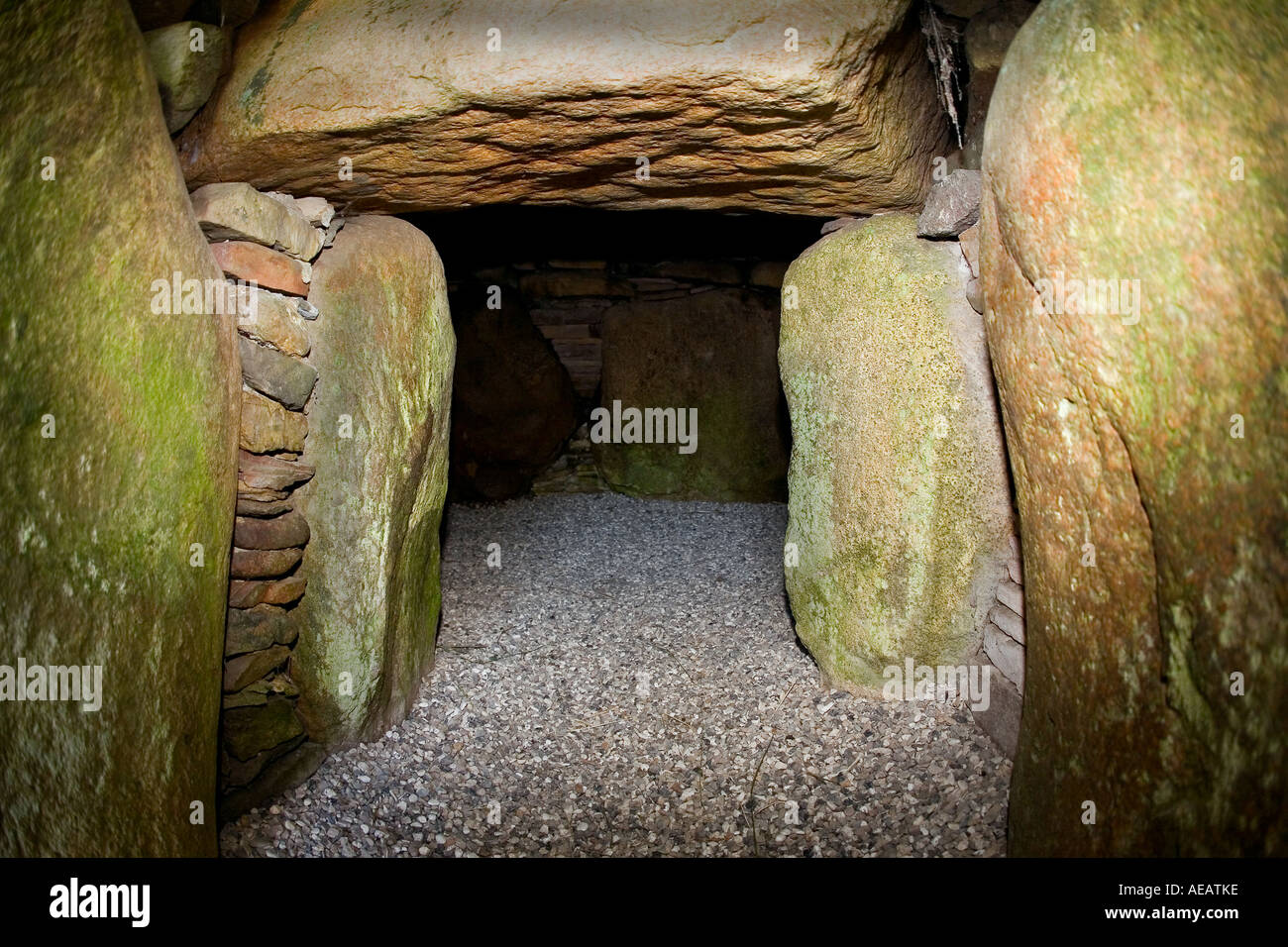 Tourists standing entrance to cave hi-res stock photography and images ...