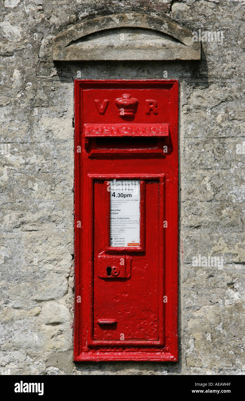 Wall Mounted Post Box England Stock Photo - Alamy
