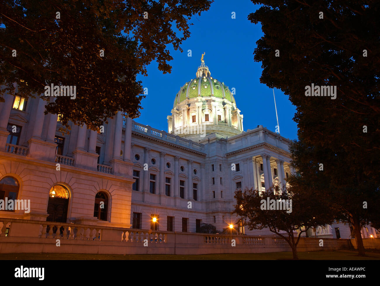 Pennsylvania capital dome at night hi-res stock photography and images ...