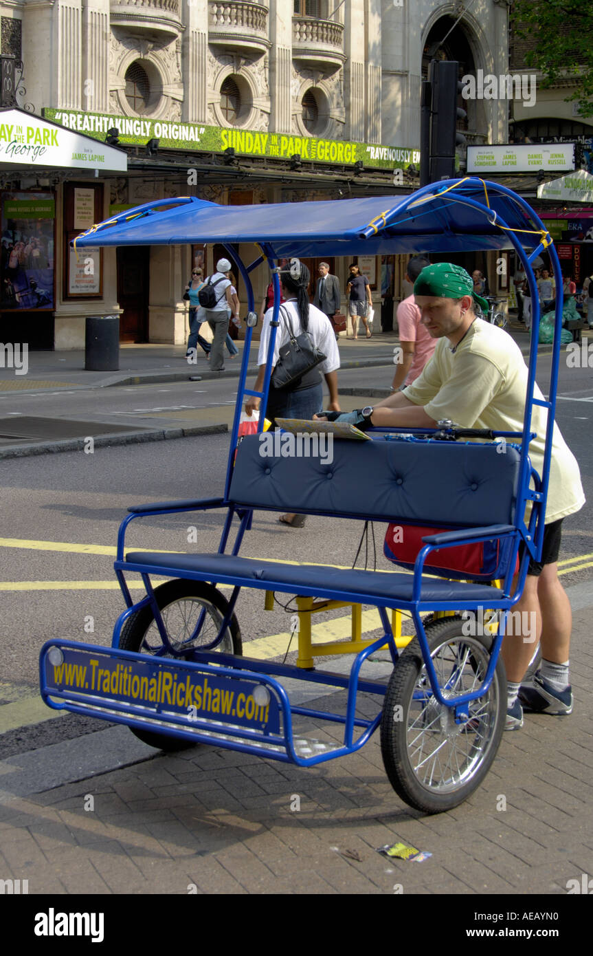 London tourism tourist rickshaw hi-res stock photography and images - Alamy
