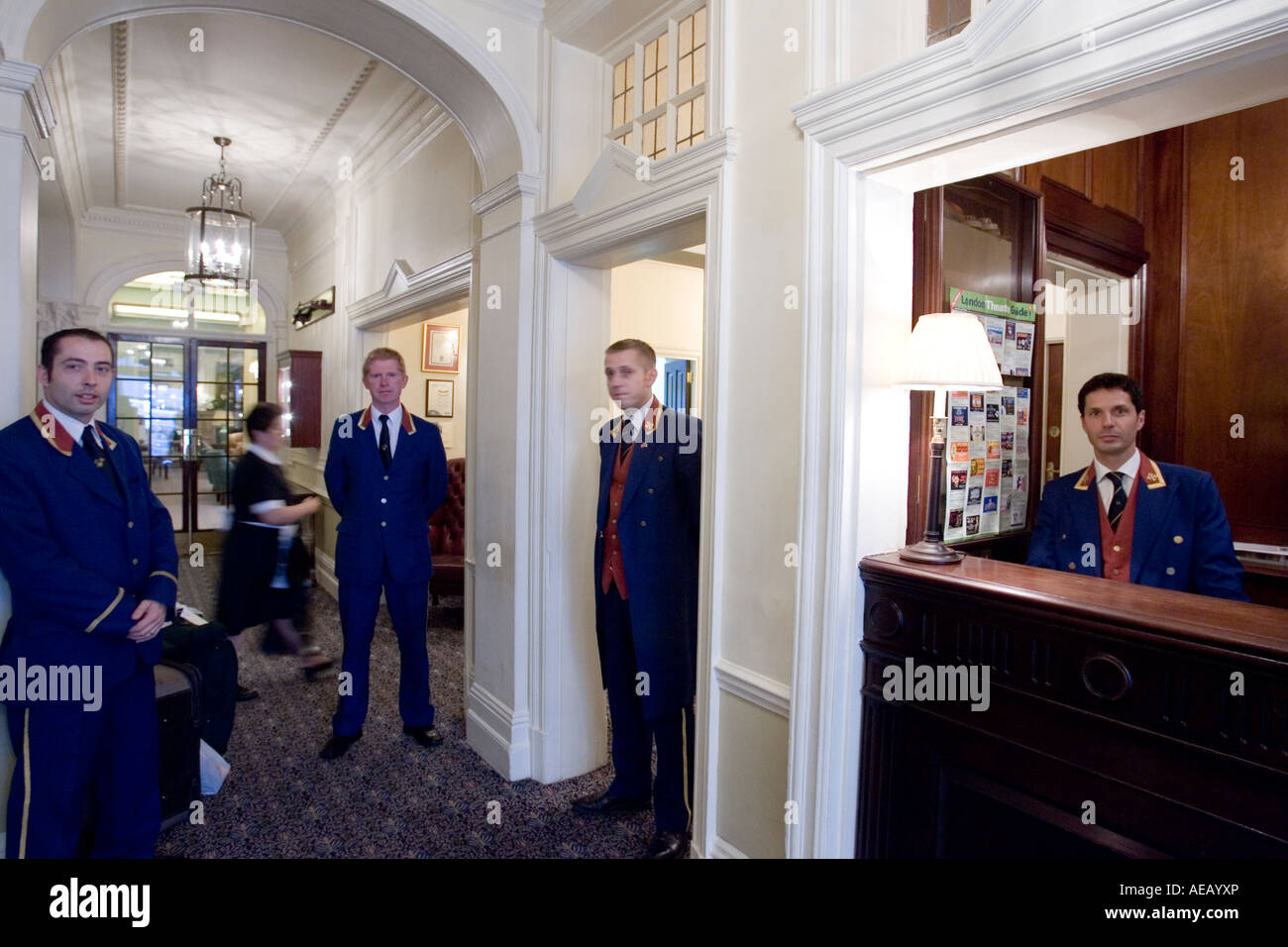 London hotel reception hi-res stock photography and images - Alamy