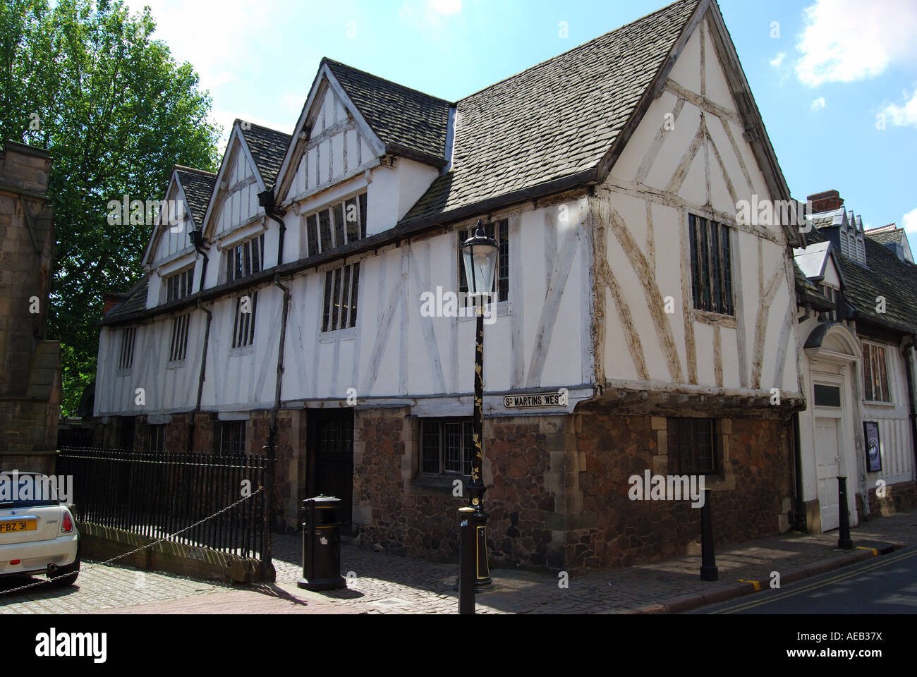 15th century tudor building hi-res stock photography and images - Alamy