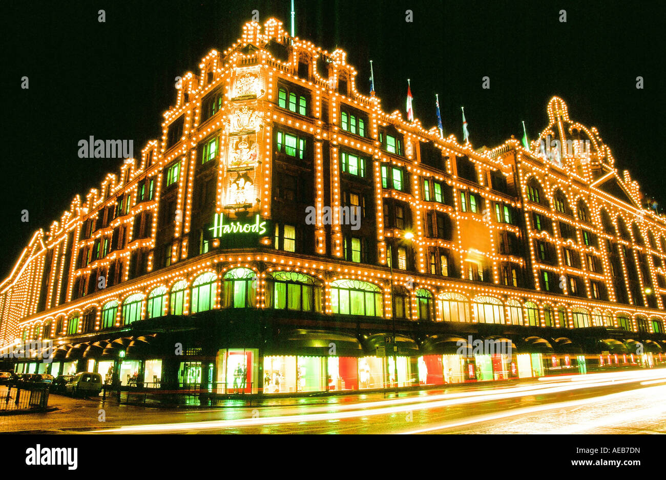 Harrods frontage hi-res stock photography and images - Alamy