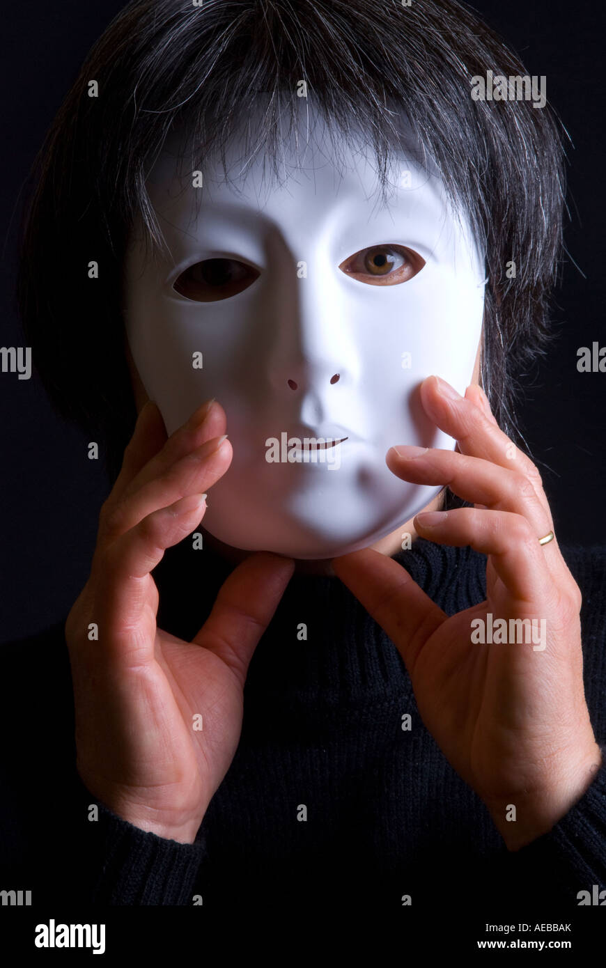 Woman wearing a plain white mask Stock Photo - Alamy