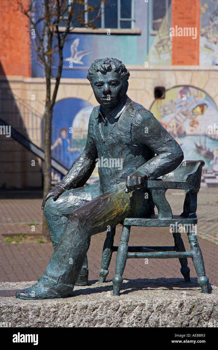 Statue of Dylan Thomas Swansea Marina South Wales Stock Photo - Alamy