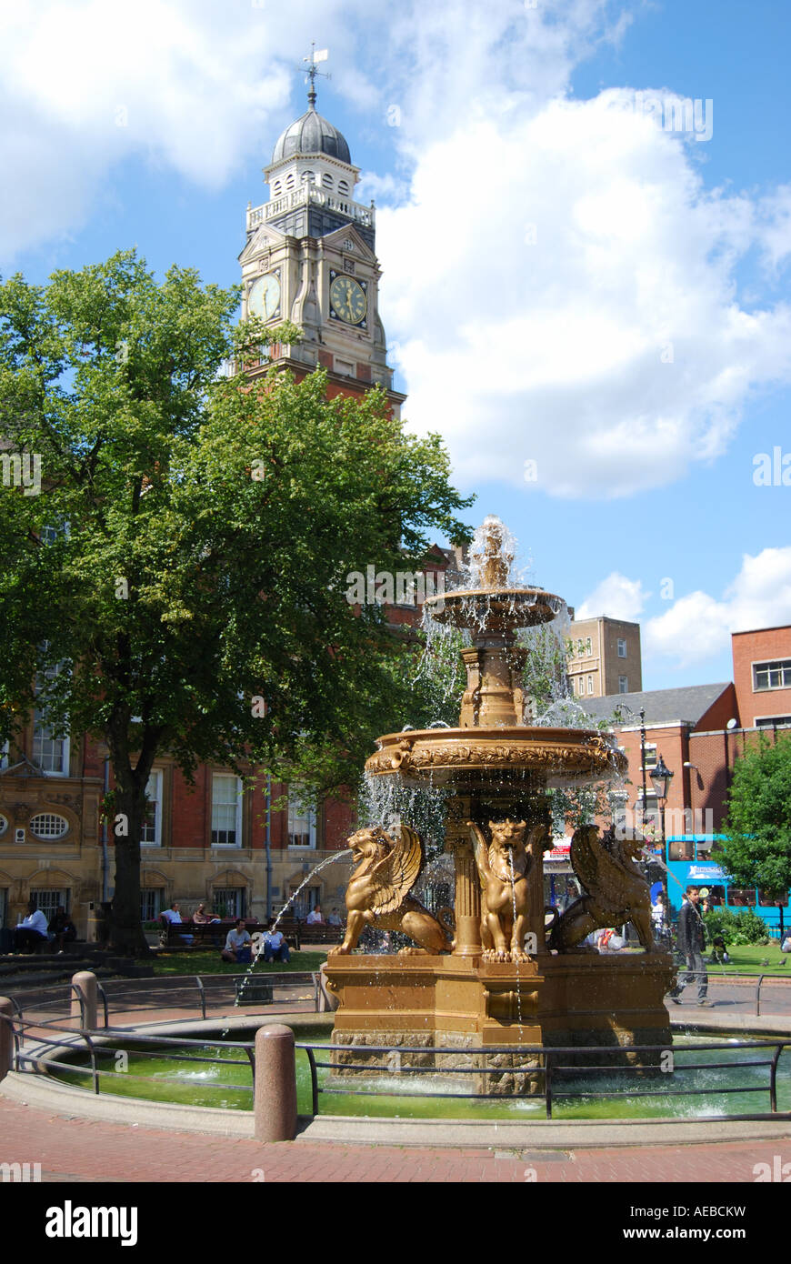 Leicester Town Hall and Fountain, Town Hall Square, Leicester ...