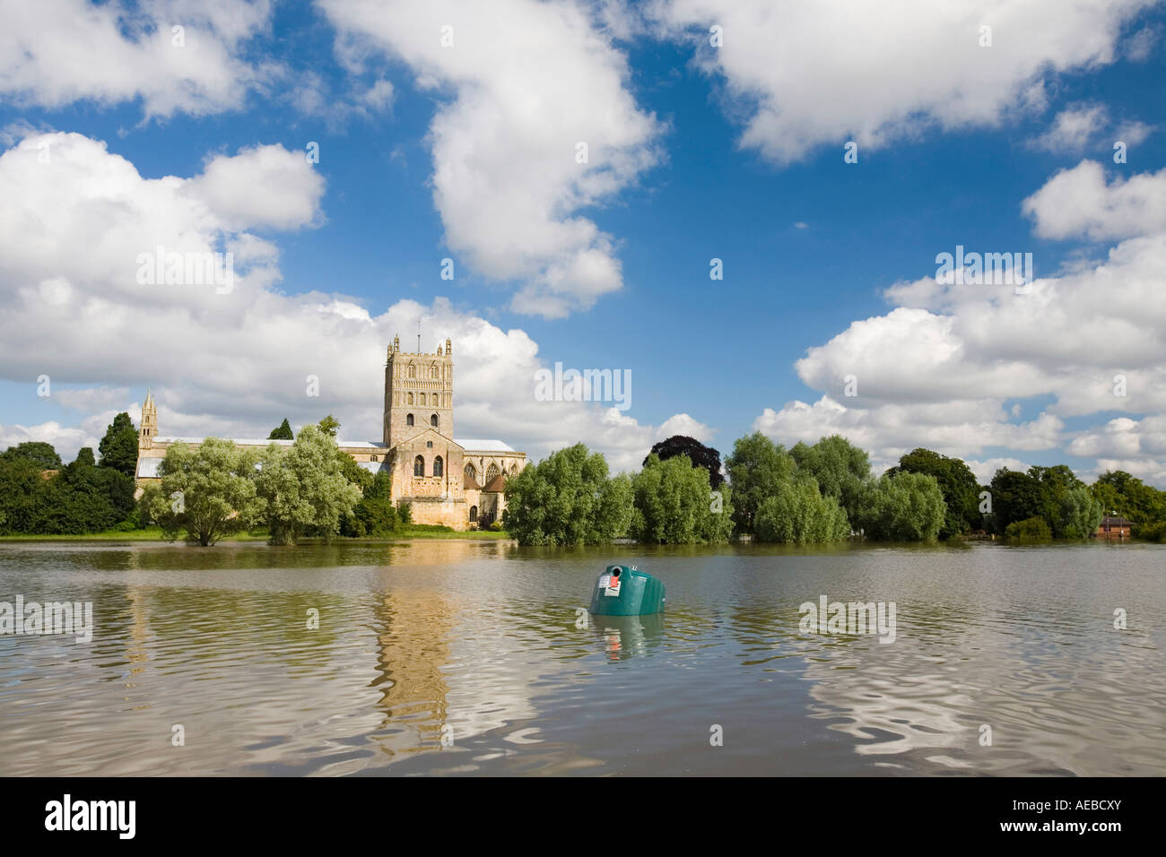 Tewkesbury flood floods flooding hi-res stock photography and images ...