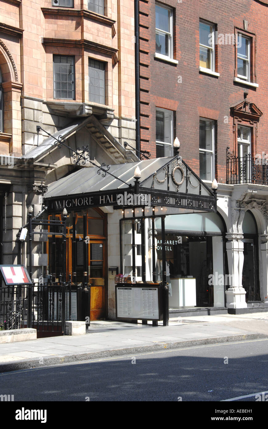 Wigmore hall concert hi-res stock photography and images - Alamy