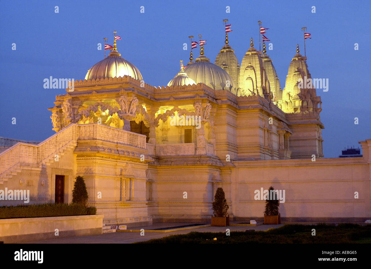 SHRI SWAMINARAYAN MANDIR TEMPLE IN NEASDEN NORTH WEST LONDON BUILT OF ...