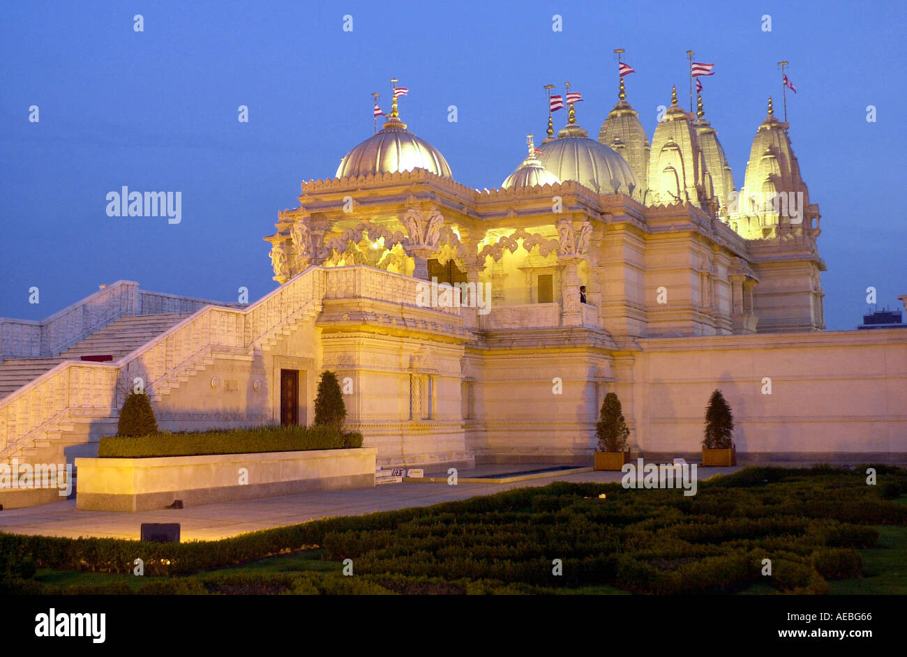 SHRI SWAMINARAYAN MANDIR TEMPLE IN NEASDEN NORTH WEST LONDON BUILT OF ...