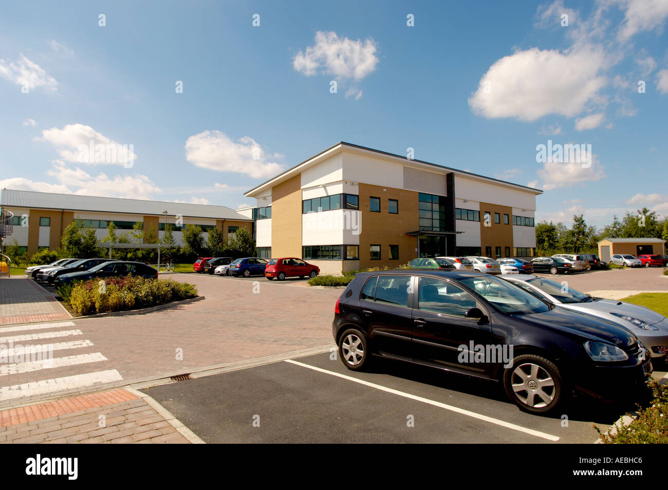 Small office building uk hi-res stock photography and images - Alamy