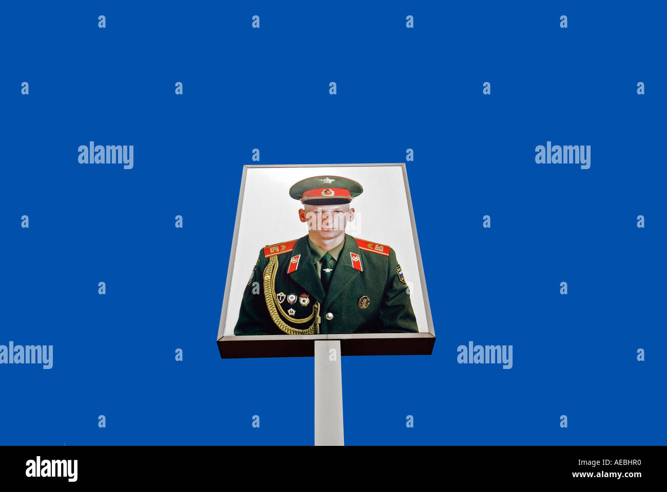 Portrait of Soviet soldier at famous Checkpoint Charlie in Berlin ...