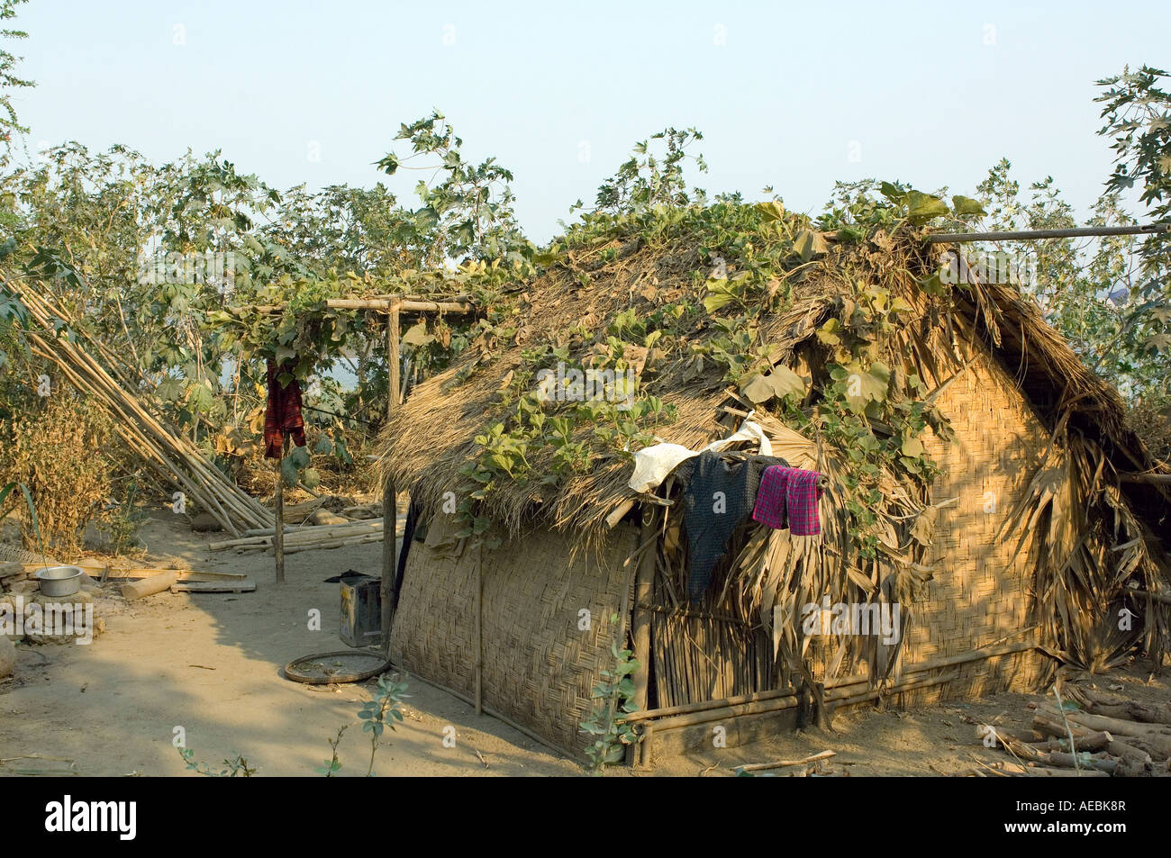 Traditional living in a small Burmese village Stock Photo - Alamy