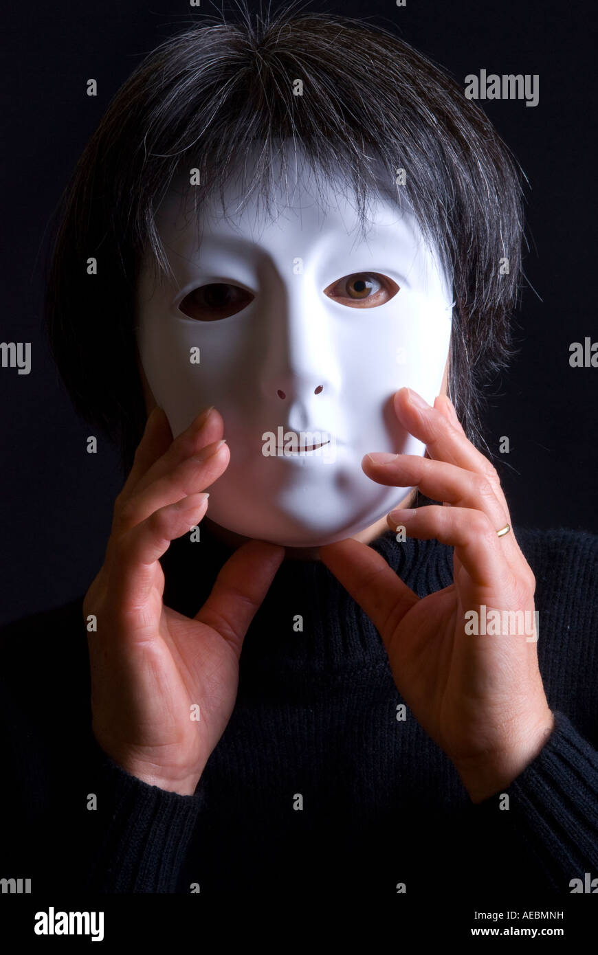 Woman wearing a plain white mask Stock Photo - Alamy
