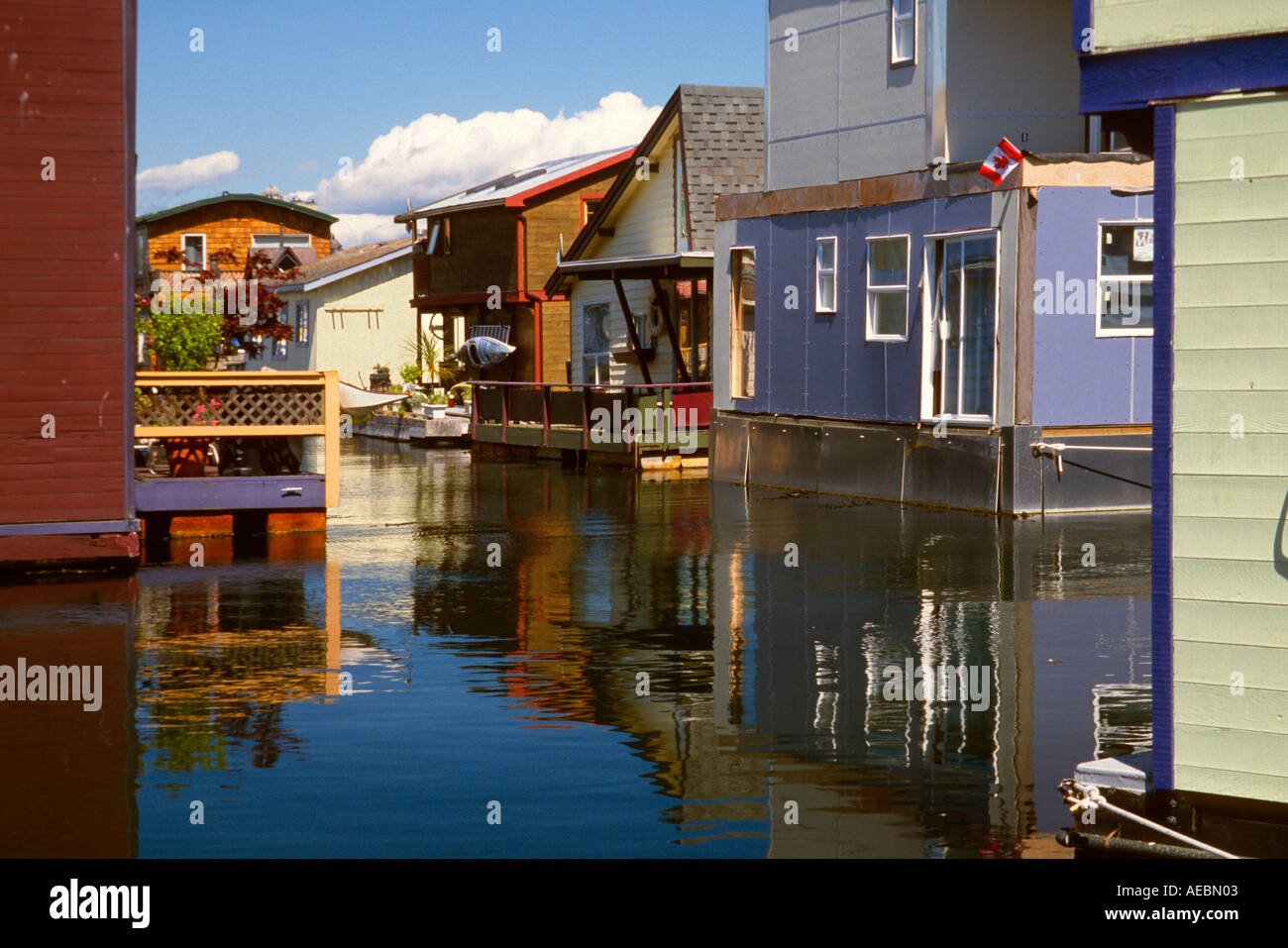 Houseboats fishermans wharf victoria canada hi-res stock photography ...