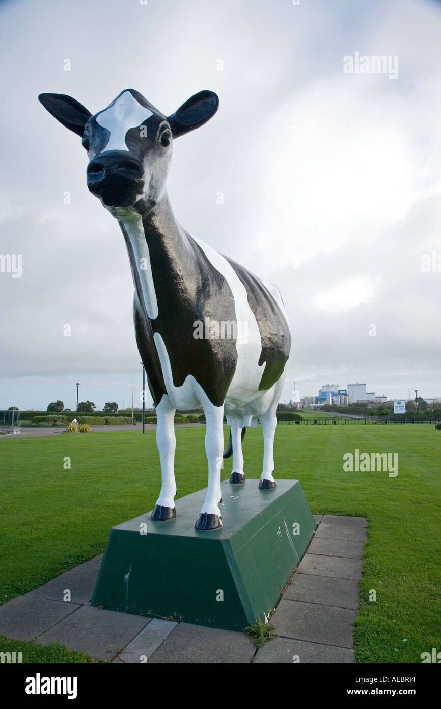 Dairy Cow Statue Dairyland Hawera Taranaki North Island New Zealand ...