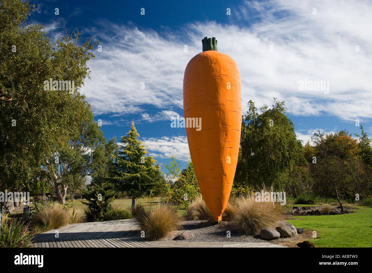 Giant carrot statue ohakune hi-res stock photography and images - Alamy