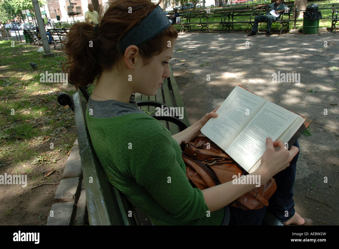 Reading harry potter book woman hi-res stock photography and images - Alamy
