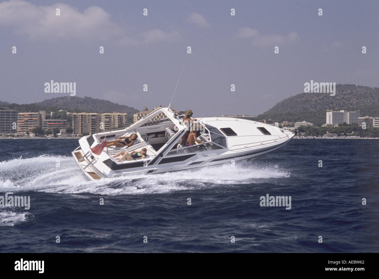 White speedboat hi-res stock photography and images - Alamy