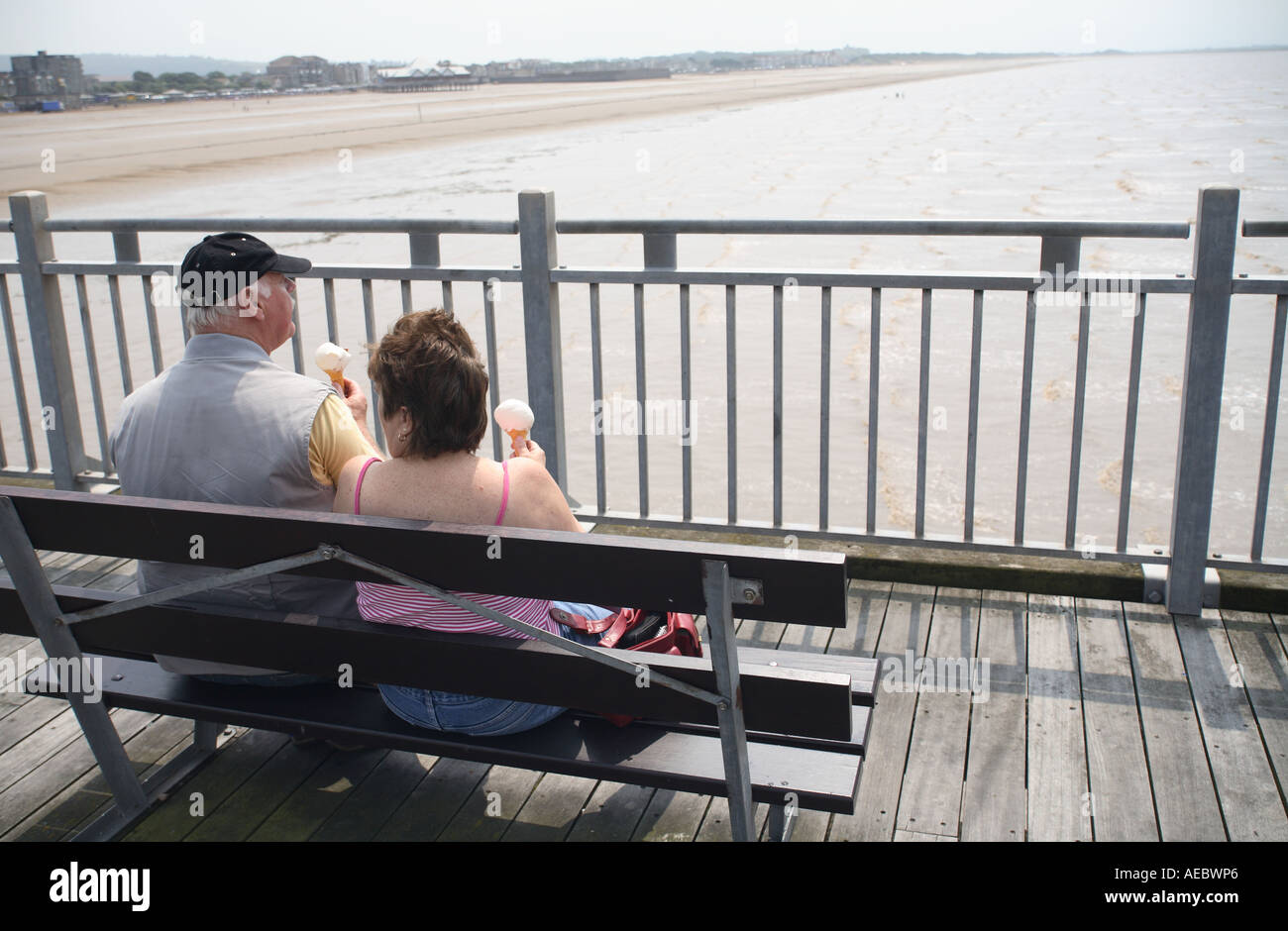 Old friends ice cream bench hi-res stock photography and images - Alamy