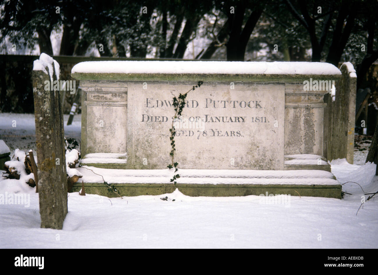Tomb covered hi-res stock photography and images - Alamy