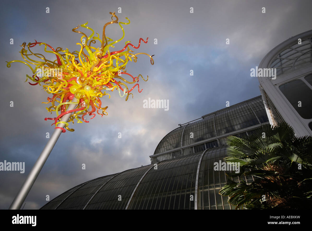 A major exhibition of glass work by Dale Chihuly at Kew Gardens London ...