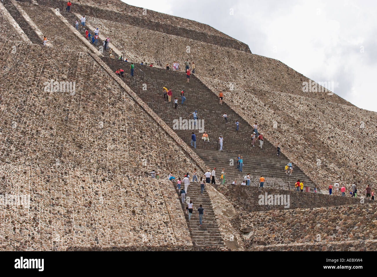 The Sun Pyramid on the site of Teotihuacán (Mexico). La Pyramide du ...