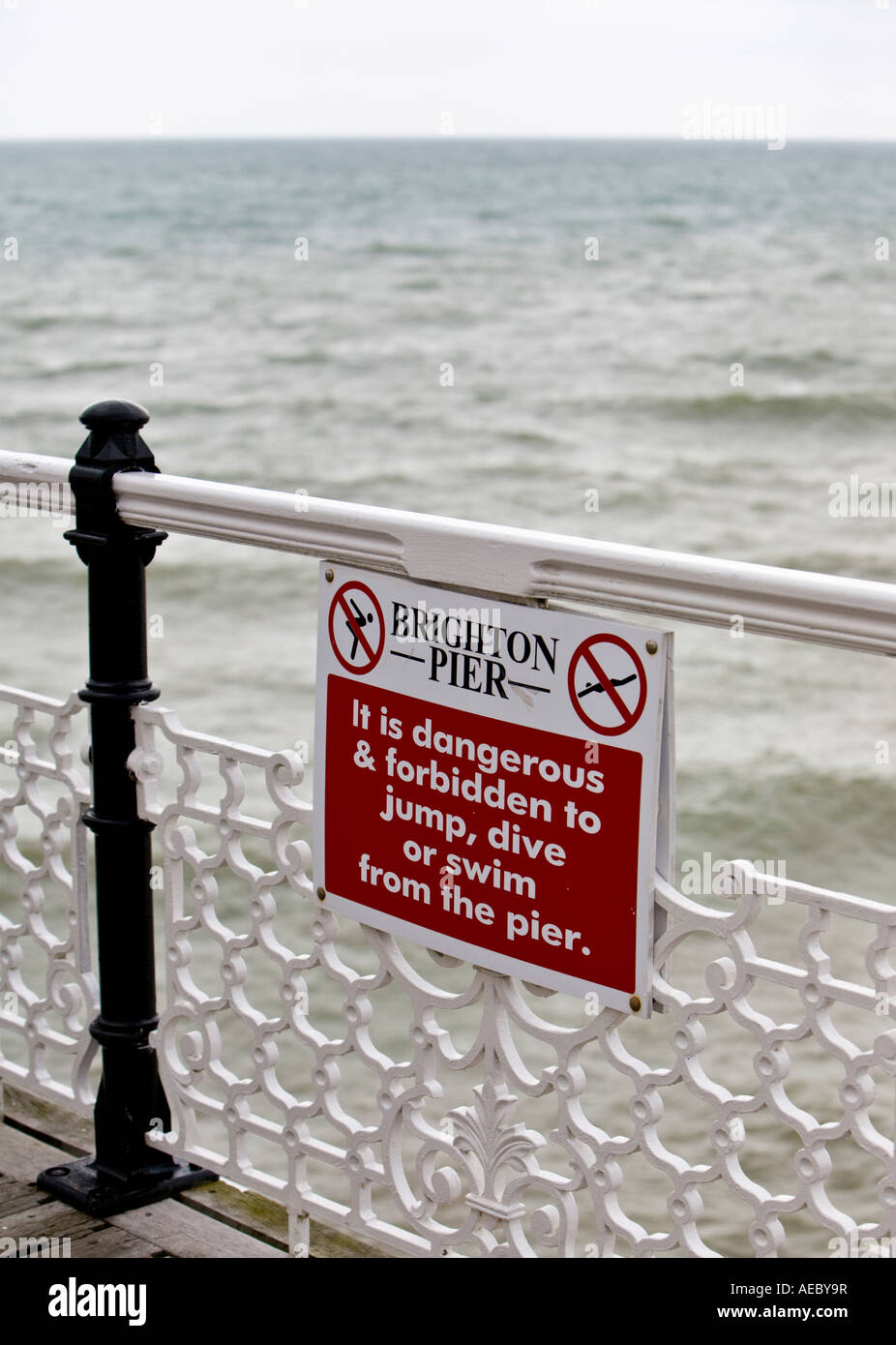 Warning sign no jumping diving hi-res stock photography and images - Alamy