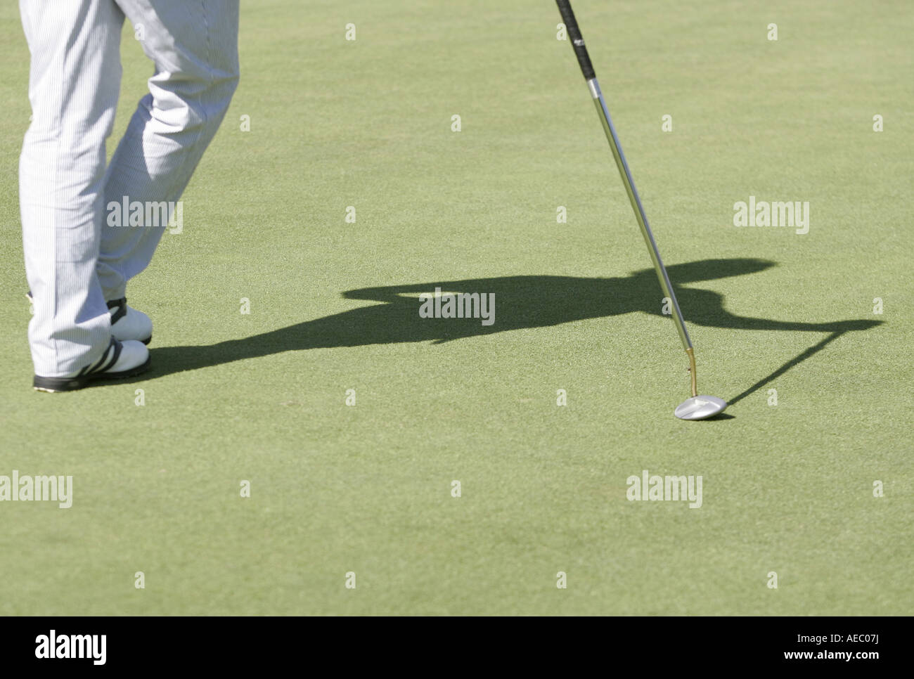 Golf sport silhouette golfer putting hi-res stock photography and ...