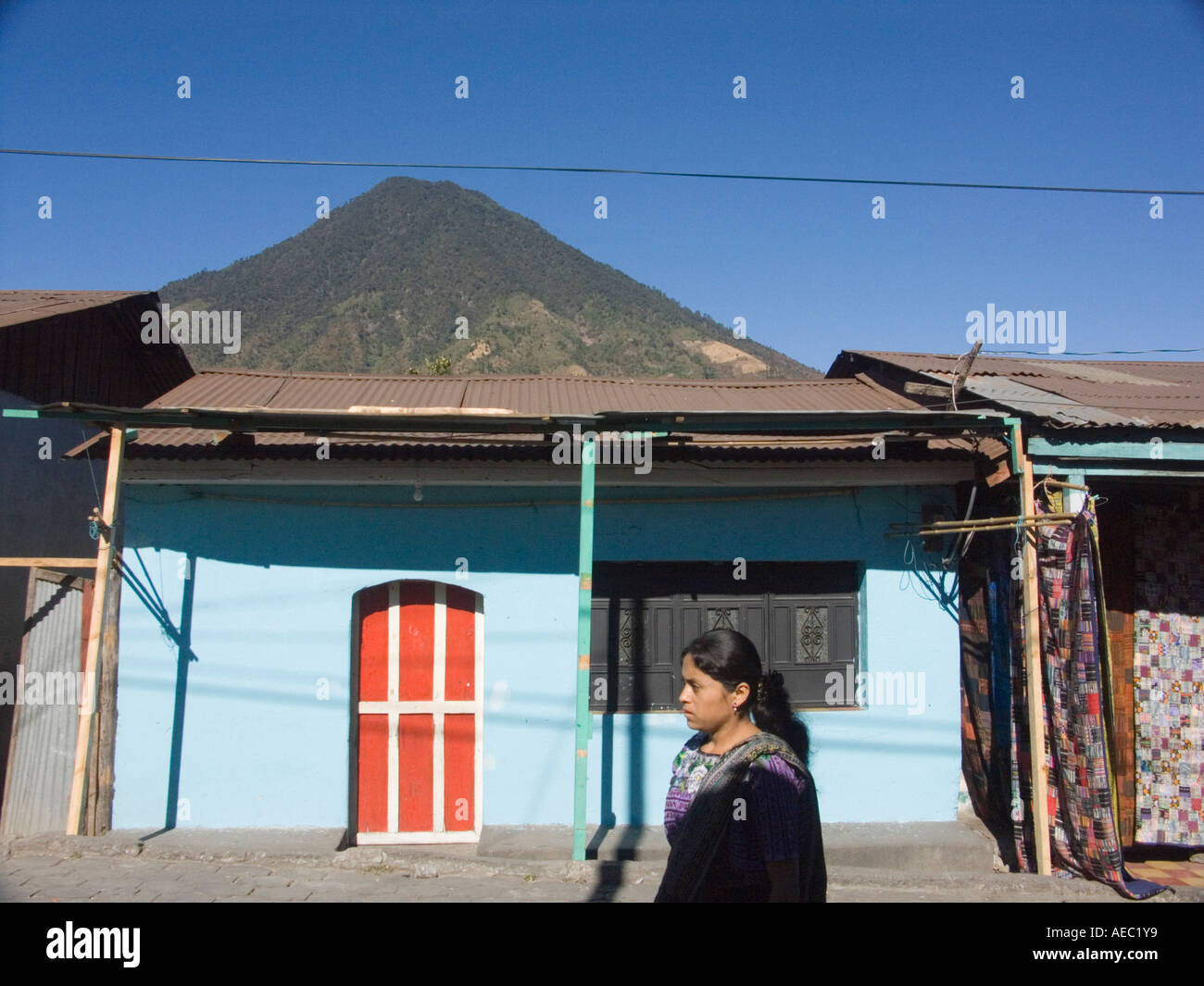 Traditional guatemalan life hi-res stock photography and images - Alamy