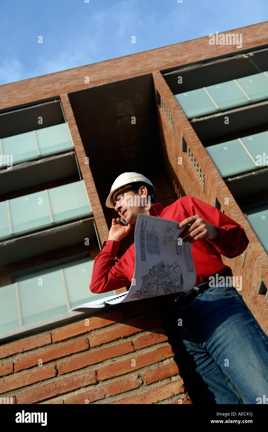 Construction worker with building plans Stock Photo - Alamy