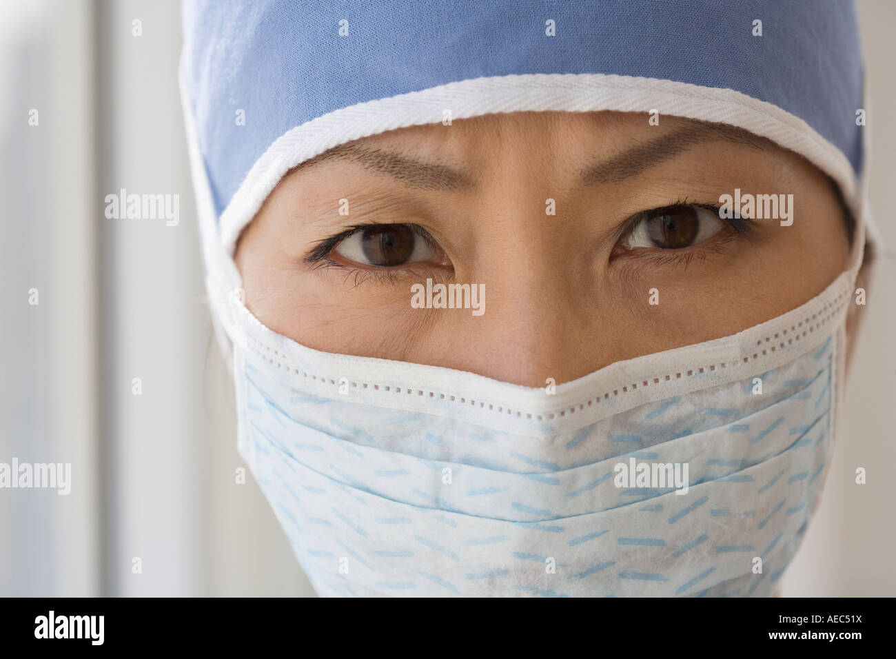 Close up of Asian female doctor wearing surgical mask Stock Photo - Alamy