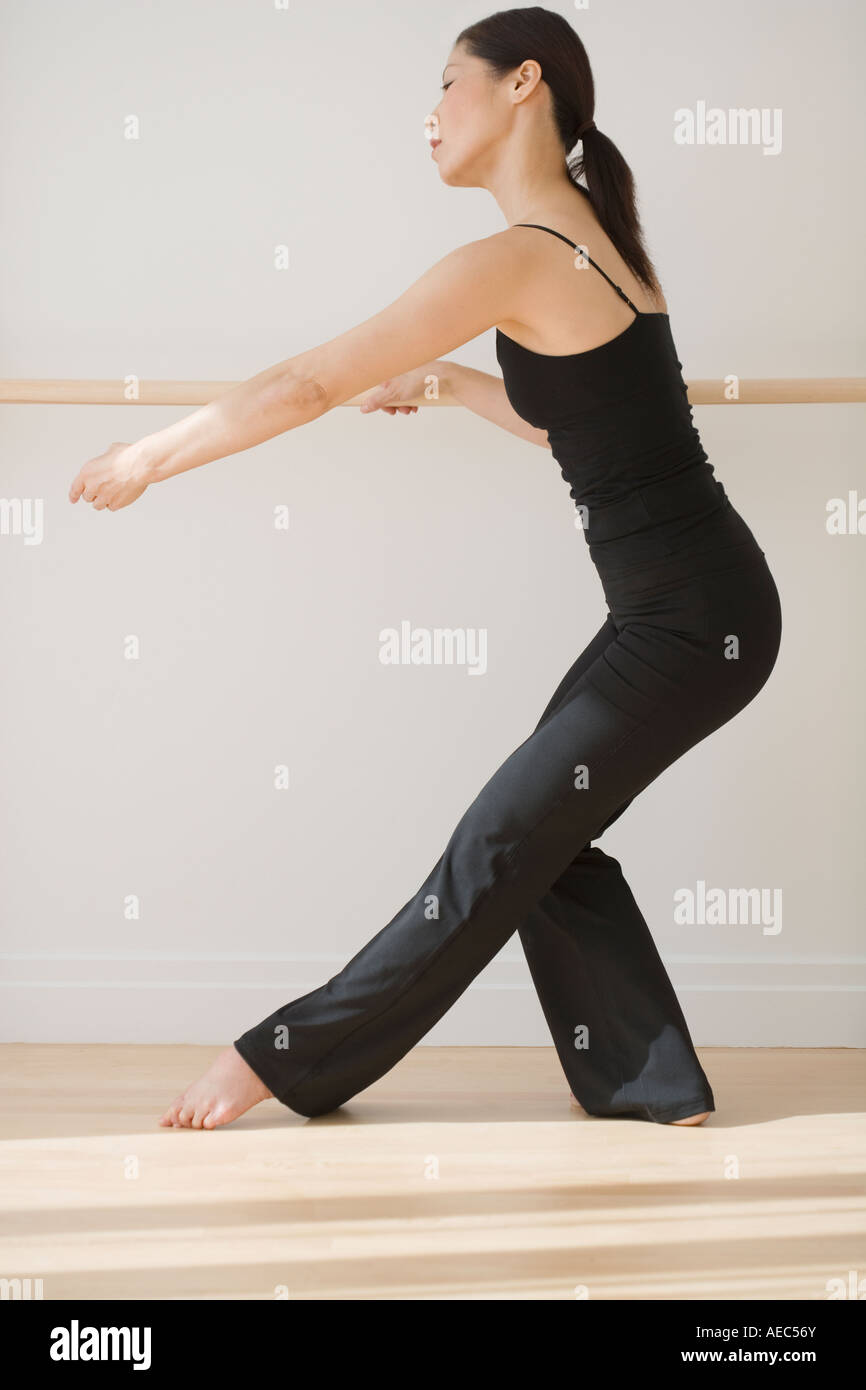 Side profile female ballet dancer hi-res stock photography and images ...