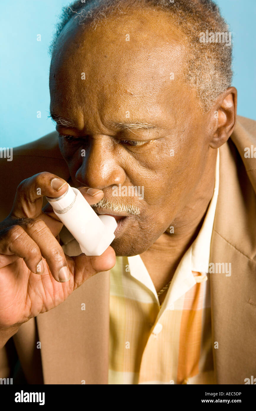Elderly man using an asthma inhaler Stock Photo - Alamy