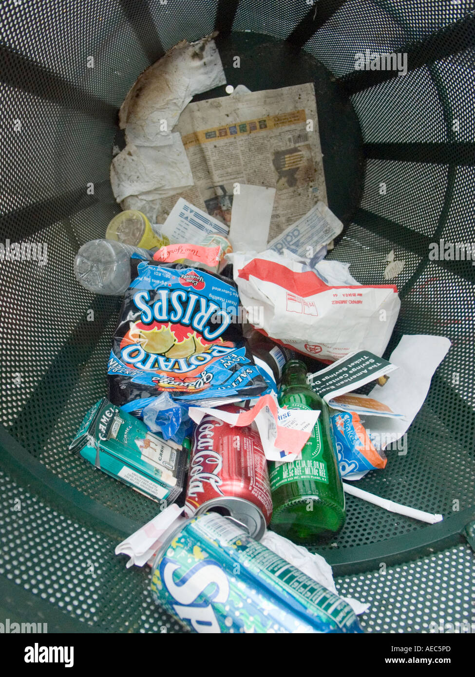 Dirty garbage can hi-res stock photography and images - Alamy