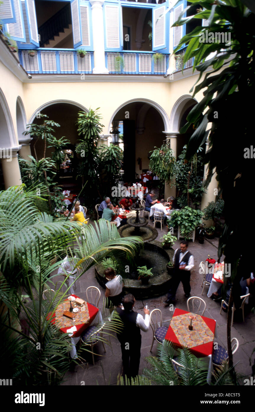 The country club plaza hi-res stock photography and images - Alamy