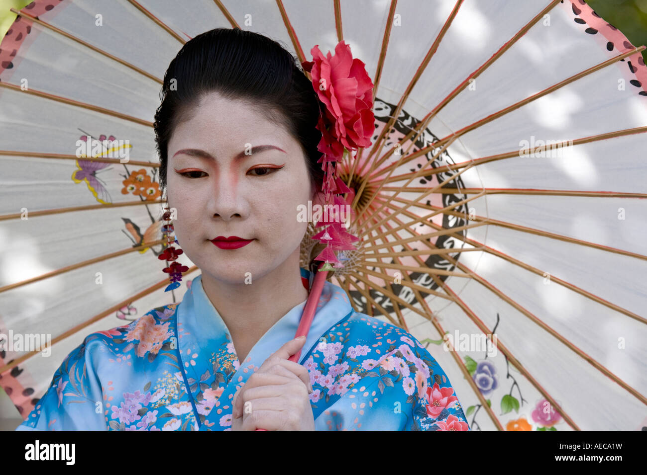 Female performer in japanese costume hi-res stock photography and ...