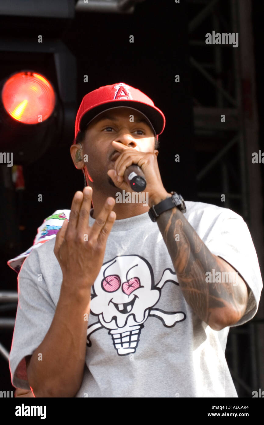 Billionaire Boys Club perfoming with Pharrell Williams aka Skateboard P ...