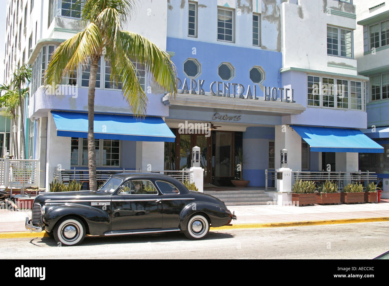 art deco hotel on Ocean Drive, South Beach, Miami with vintage car ...