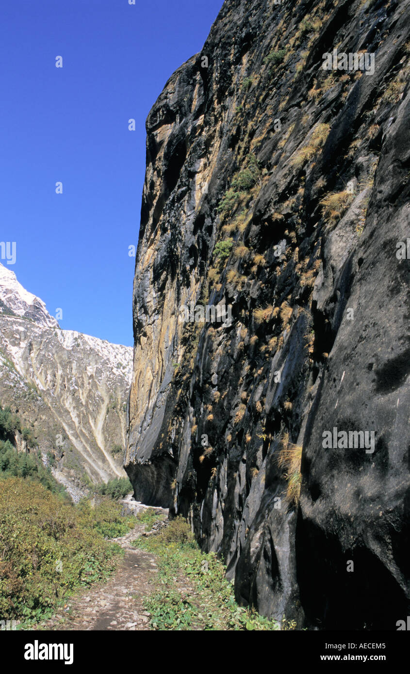 Mountain path along magnificent cliff in Dharapani surroundings ...