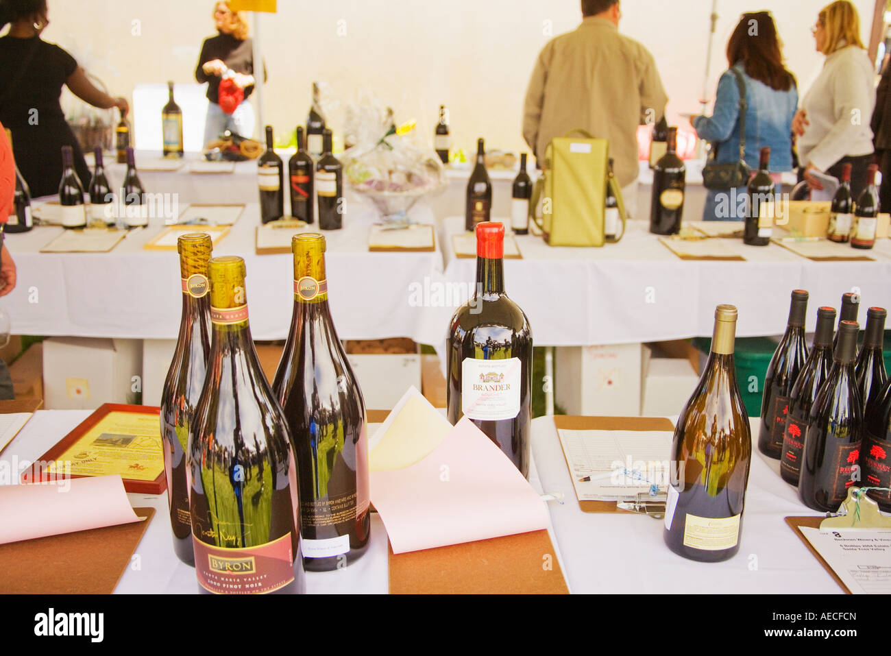 Silent auction hi-res stock photography and images - Alamy